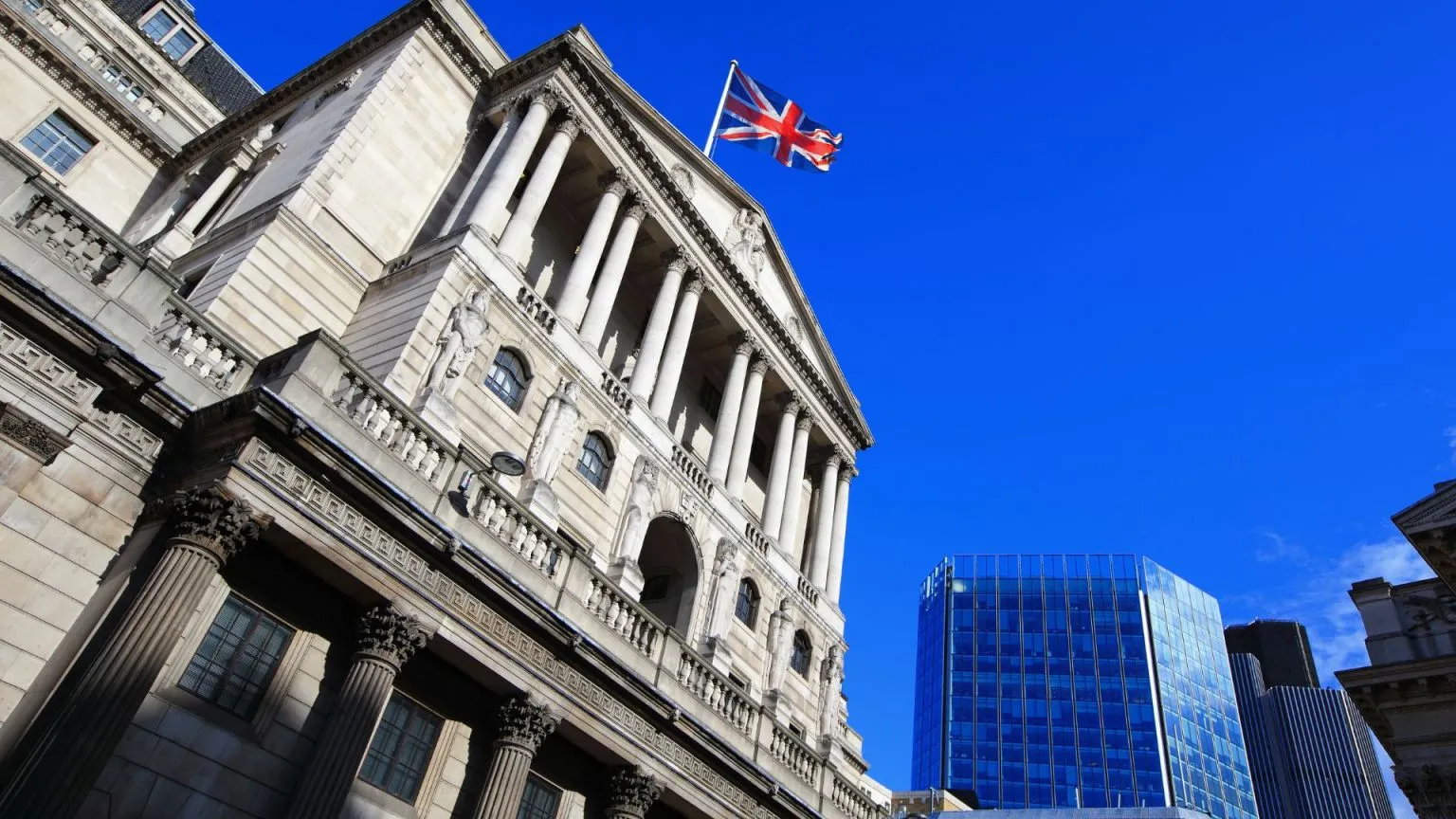 2025最新英國銀行卡怎麼挑｜一步到位教你辦到好 - 漢普敦教育機構 | Hampton Education